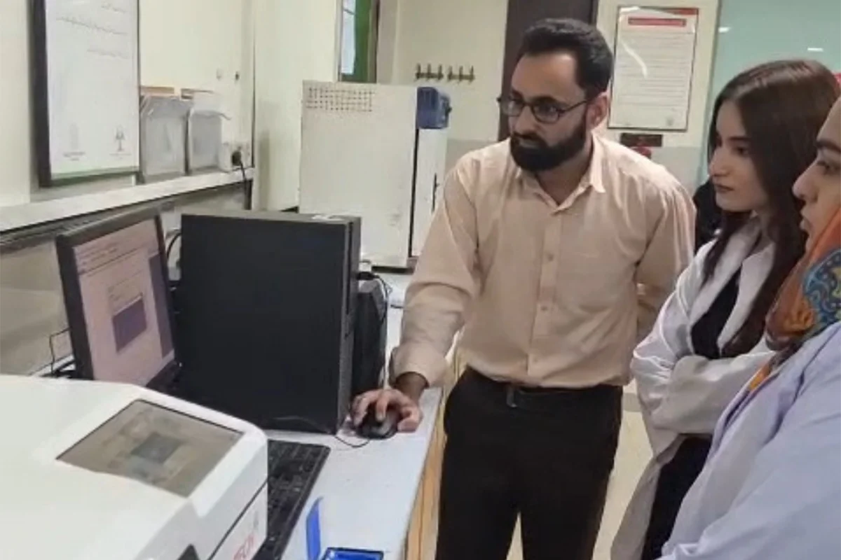 LabXpert 2025 – UV–Visible Spectrophotometer Training - University of ...